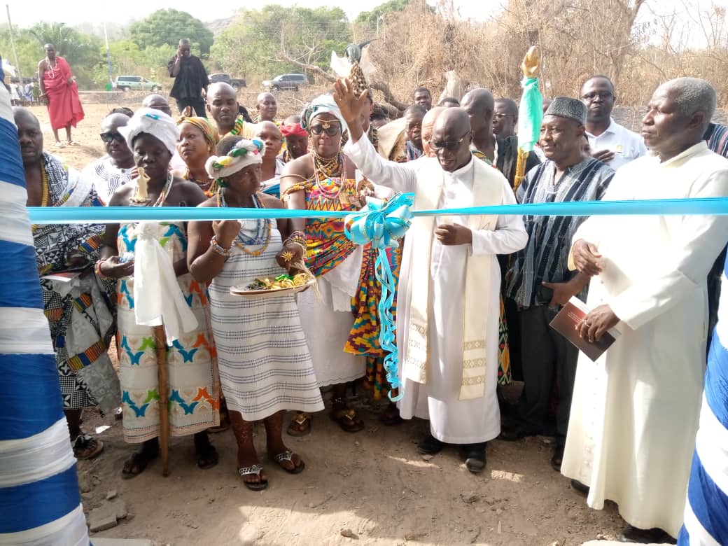 GCB Bank supports Alavanyo with ¢100K to build new maternity facility ...