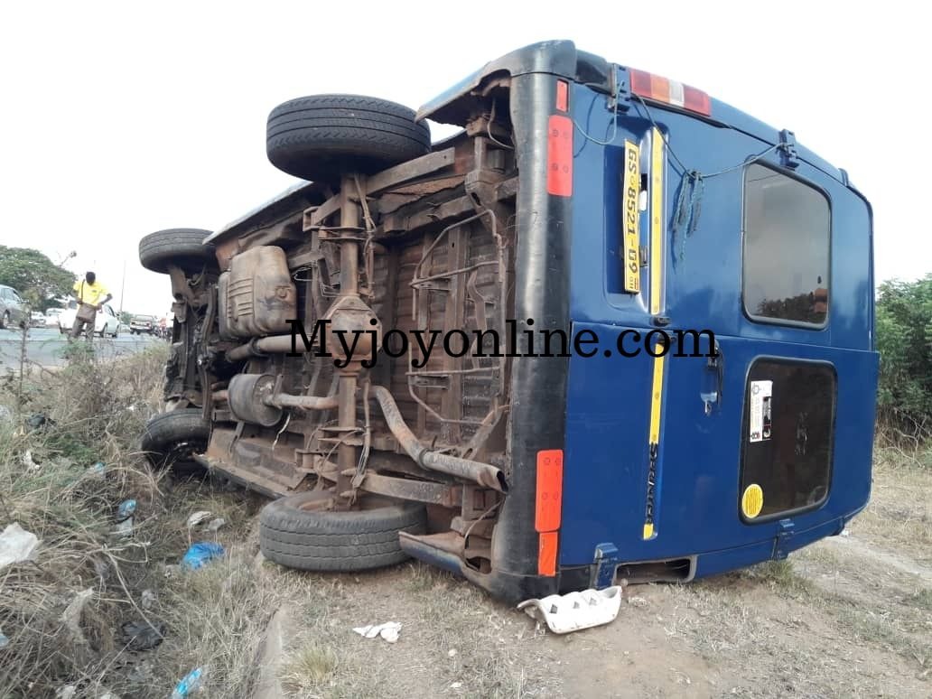 Sprinter bus overturns on Accra-Tema motorway - MyJoyOnline
