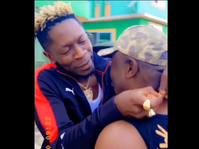 Shatta Wale buys gold chain for his father as birthday gift - MyJoyOnline