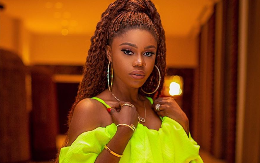 Extensively read contracts before signing a deal - Becca to colleague ...