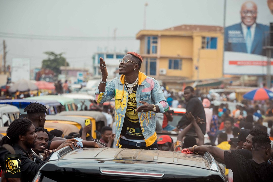 Shatta Wale attracts huge crowd in Kumasi on 'Kumerica Invasion' tour ...