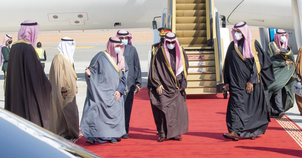 Saudi Arabia and Qatar end long dispute with hug between two leaders ...