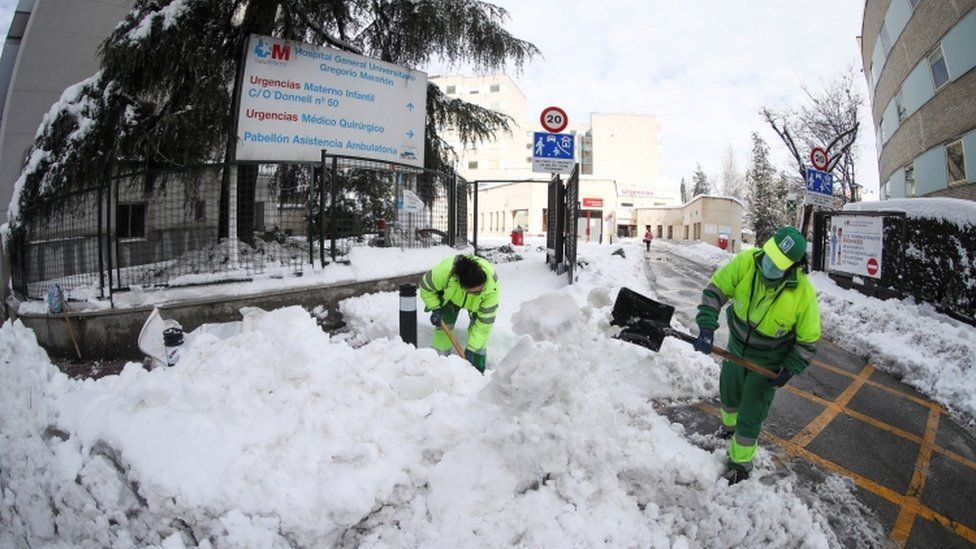 Storm Filomena: Spain races to clear snow as temperatures plunge ...