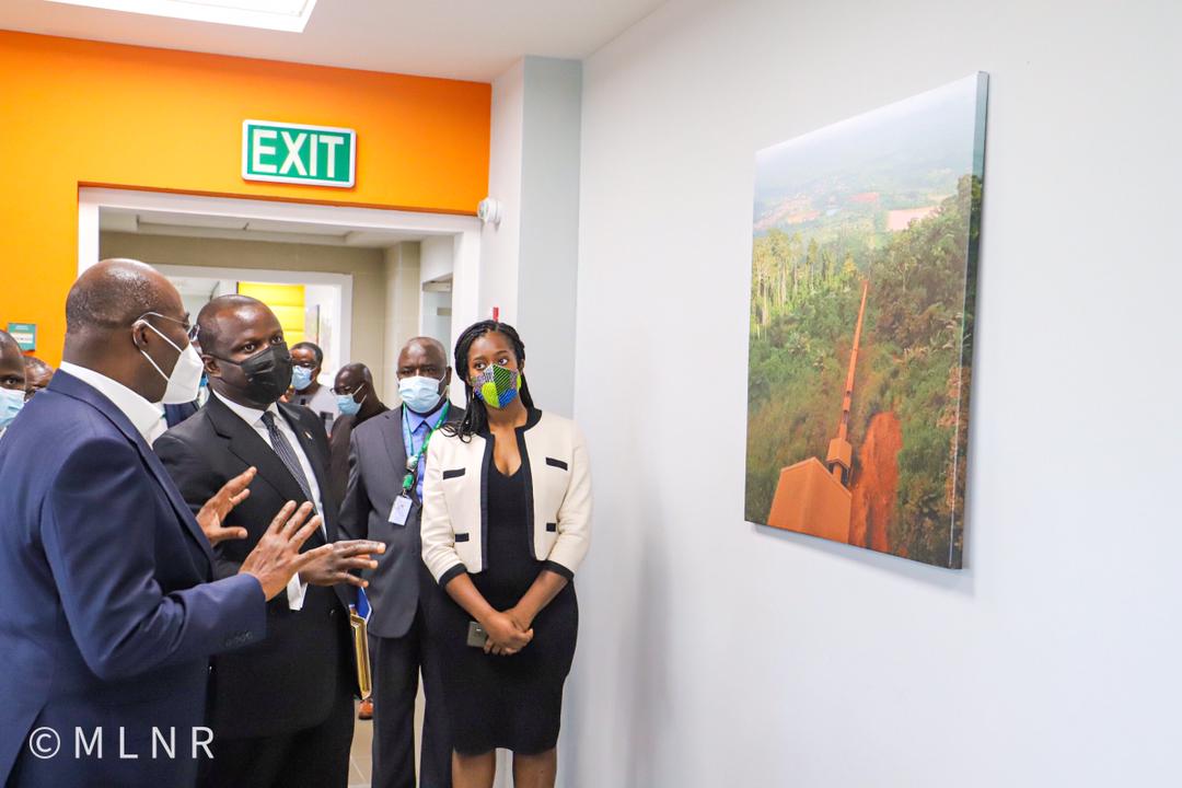 Lands Minister pays working visit to Ghana Integrated Aluminium ...