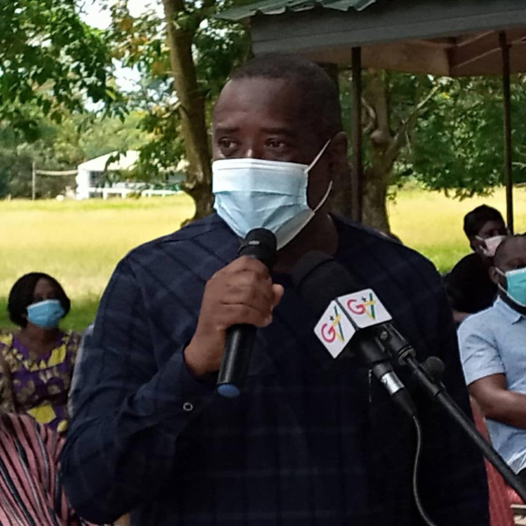 Ofori Panin SHS gets new bus from 1984 Year Group - MyJoyOnline.com