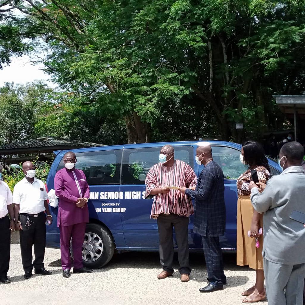 Ofori Panin SHS gets new bus from 1984 Year Group - MyJoyOnline