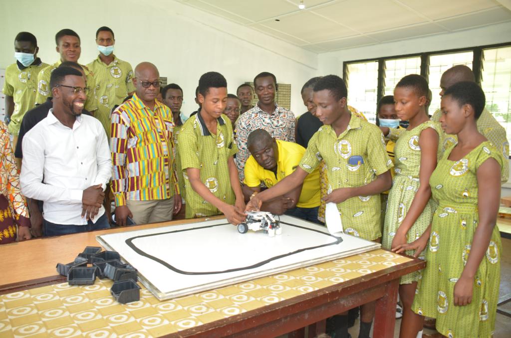 1998 year group of Obuasi Senior High Technical School donates robotic ...