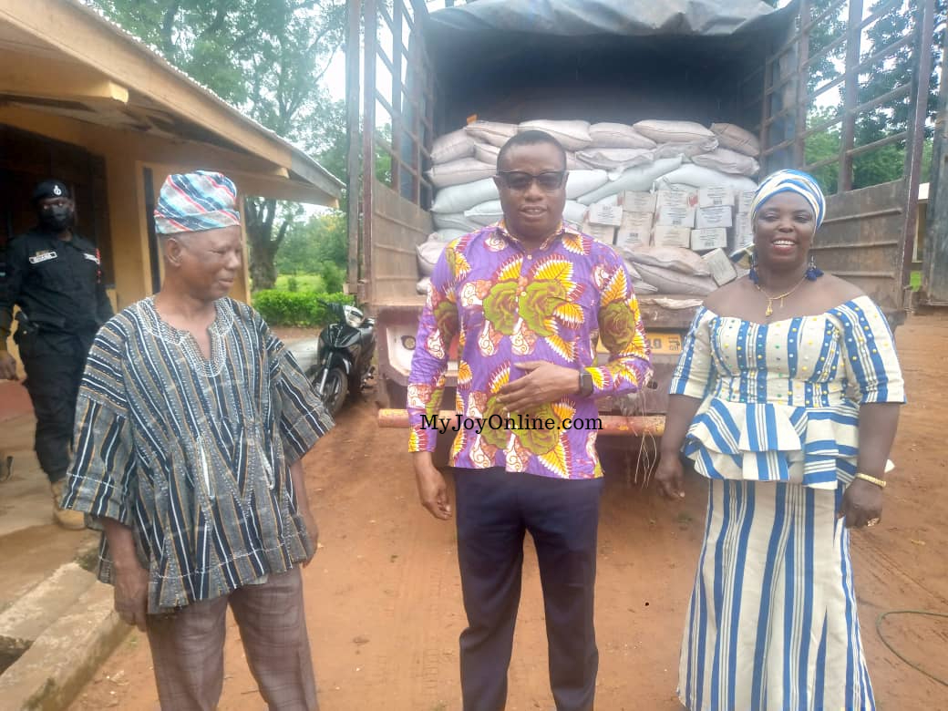 Buffer Stock supplies foodstuff to Damongo SHS after threat of closure ...