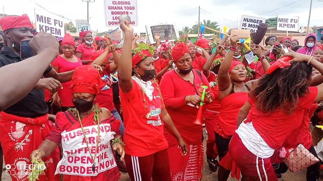 Residents of Aflao embark on 'Open Our Border' demonstration - MyJoyOnline