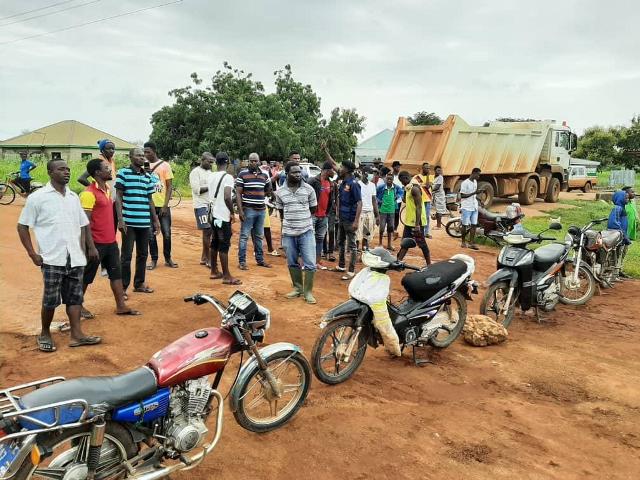 Sandema youth block Road Minister's convoy to register displeasure ...