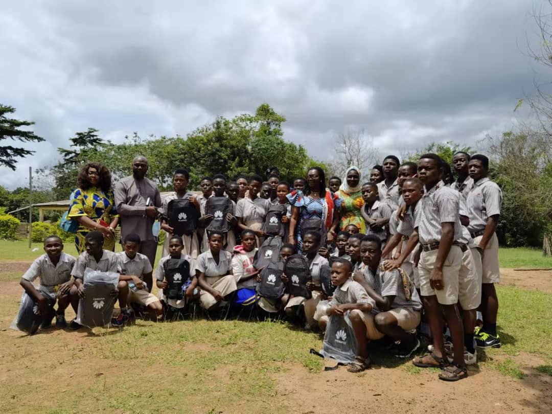 Huawei donates 200 smartphones to boost rural digitalisation - MyJoyOnline