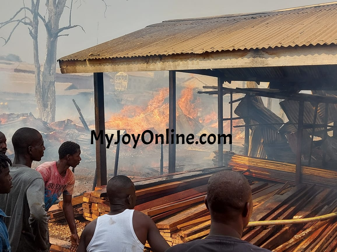 Fire razes down 50 shops at Akwatia-line in Kumasi - MyJoyOnline