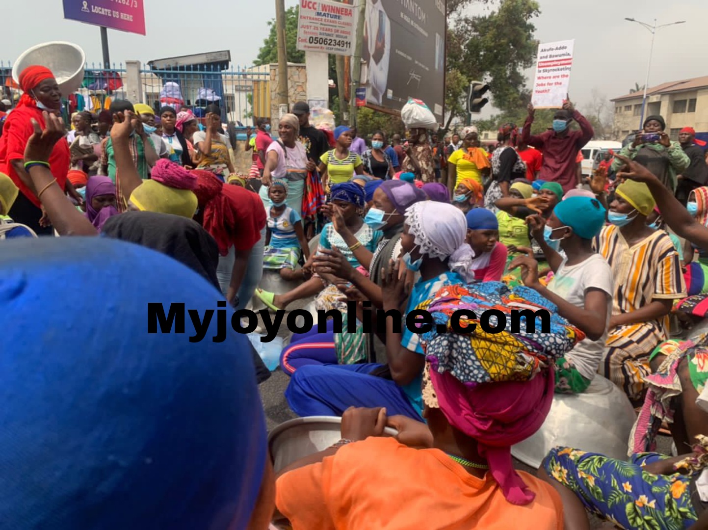 'Kayaye' carry their pans to join NDC's ‘Yentua’ demonstration ...