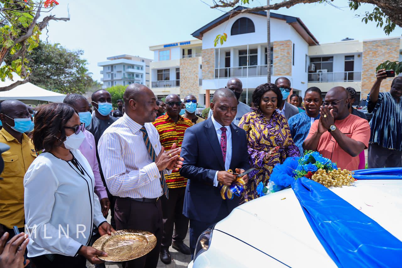 Minerals Commission donates vehicle, other logistics to UMaT for mining ...