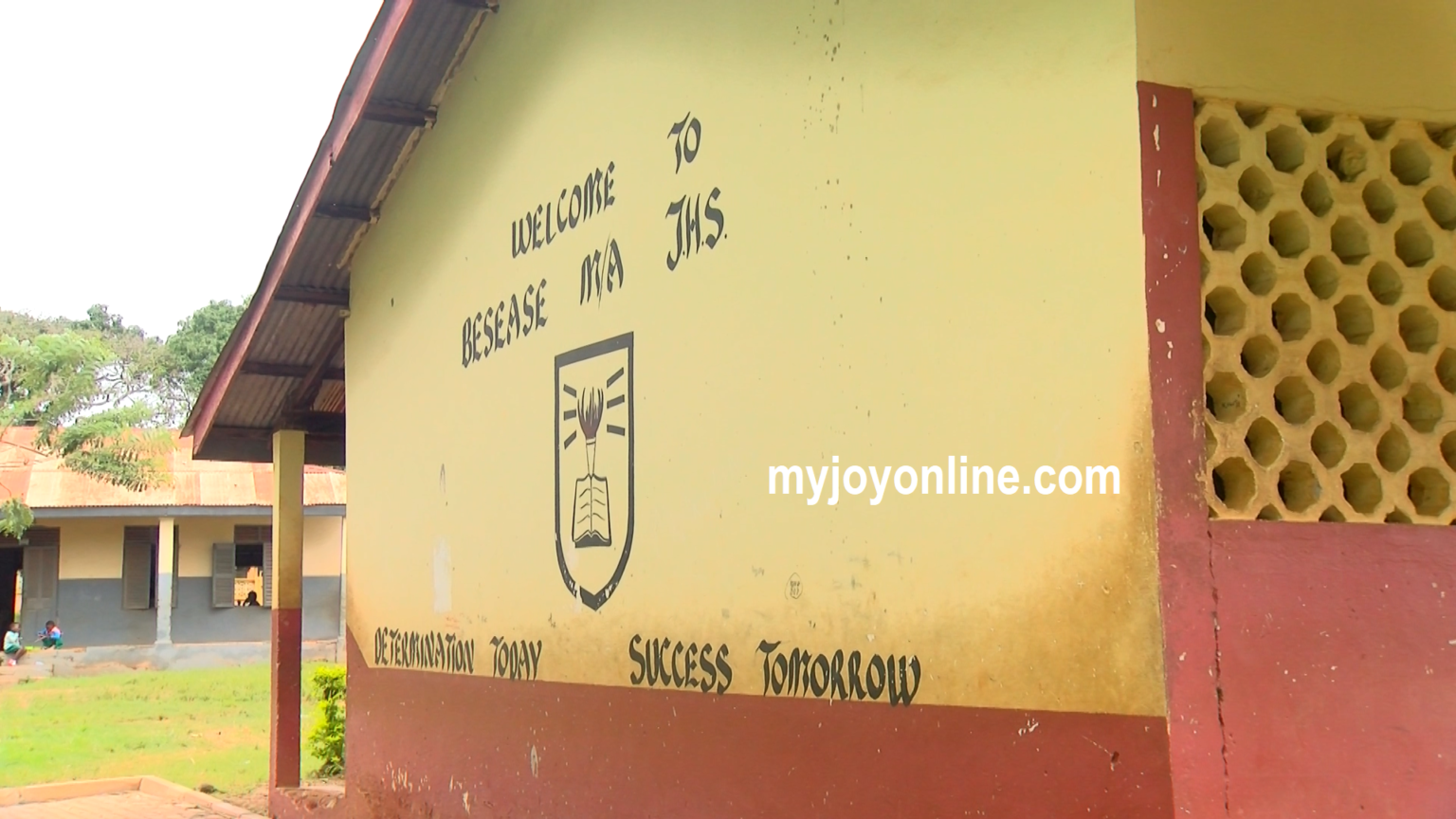 Ejisu-Besease M/A JHS close down after parents assaulted a teacher ...