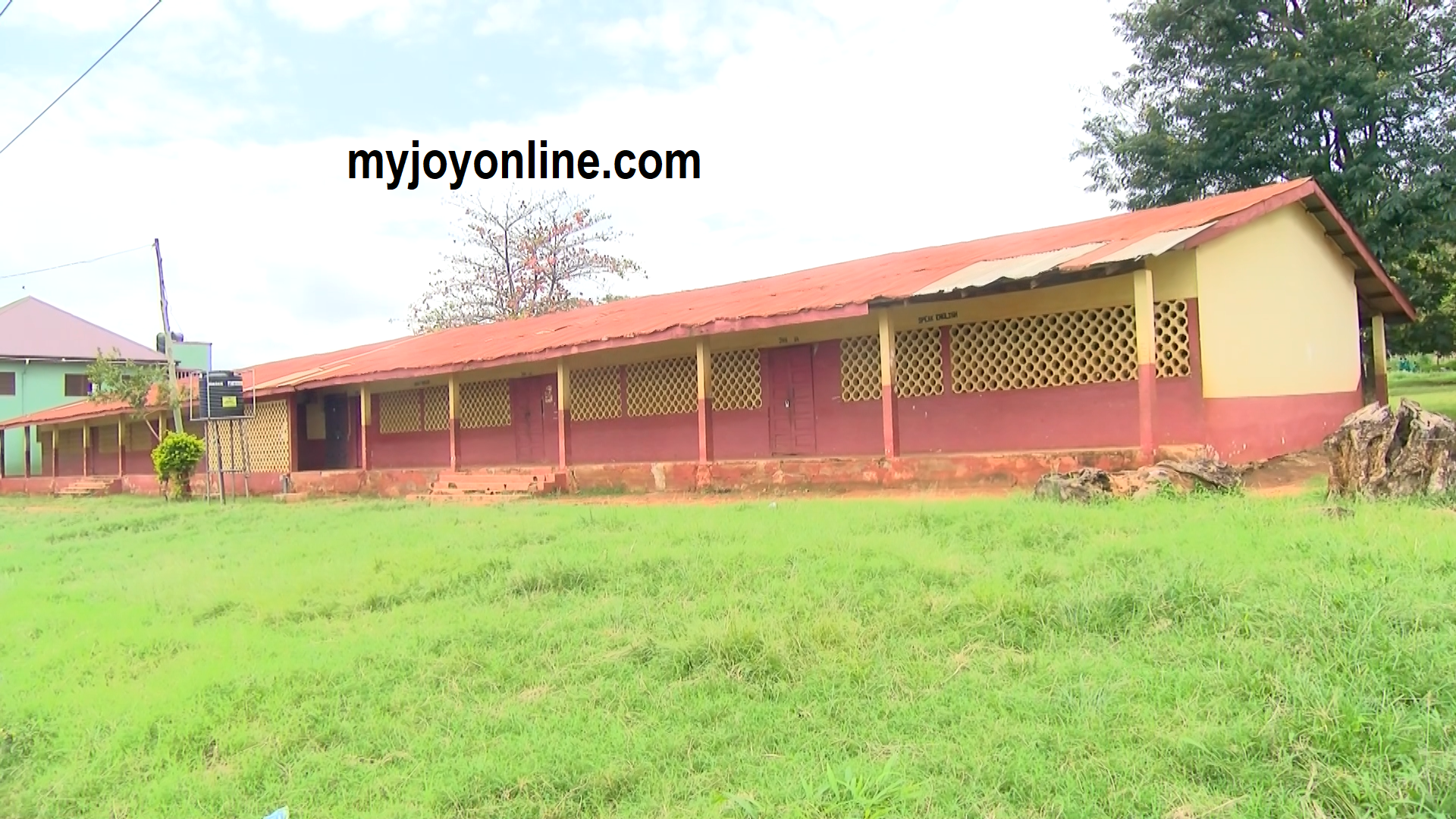 Ejisu-Besease M/A JHS close down after parents assaulted a teacher ...