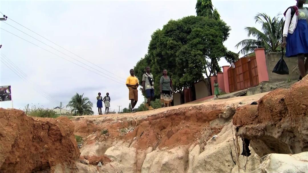 Residents of Kokoano live in fear as 2-year-old gully on their road ...