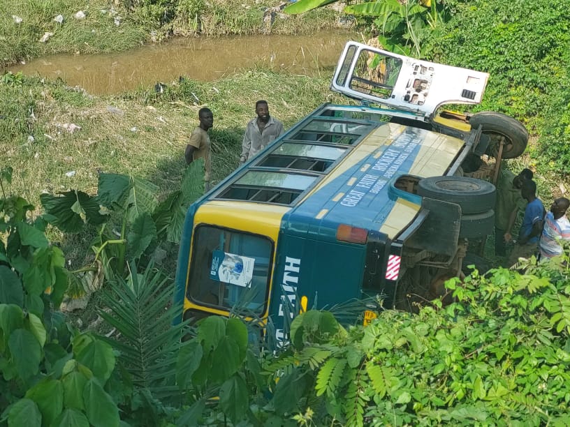14 pupils receiving treatment after school bus somersaults, falls into ...