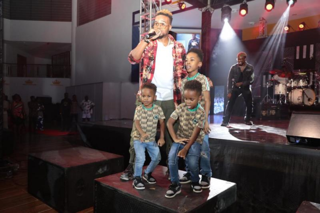 Travis Greene's wife takes the stage at 2022 Adom Praiz - MyJoyOnline.com