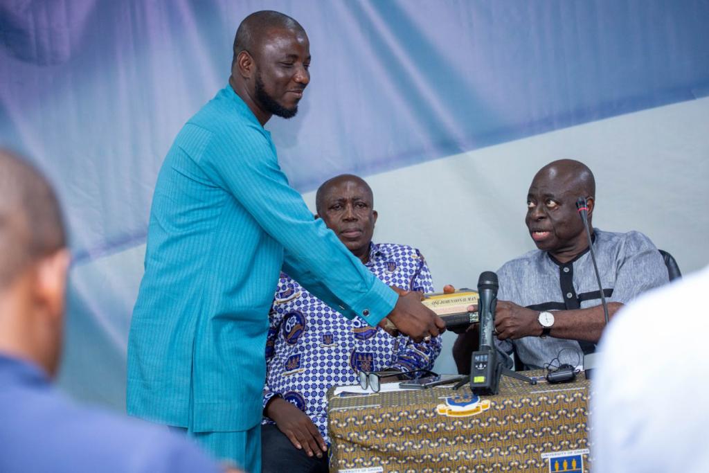 Prof Gyimah-Boadi donates books from his library to UG's Political ...