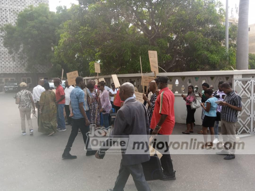 Individual Pension Bondholders picket at Finance Ministry to demand ...