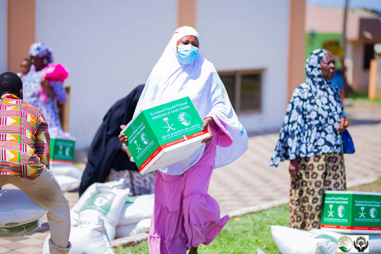 Saudi government provides parcels to Muslims ahead of Ramadan ...