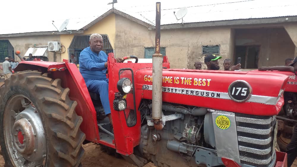 Daboya/Mankarigo MP supports peasant farmers with cash donation ...