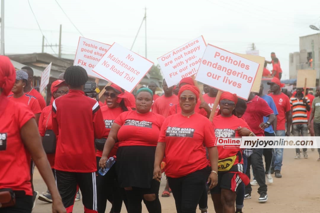 Teshie residents demonstrate to demand better roads - MyJoyOnline