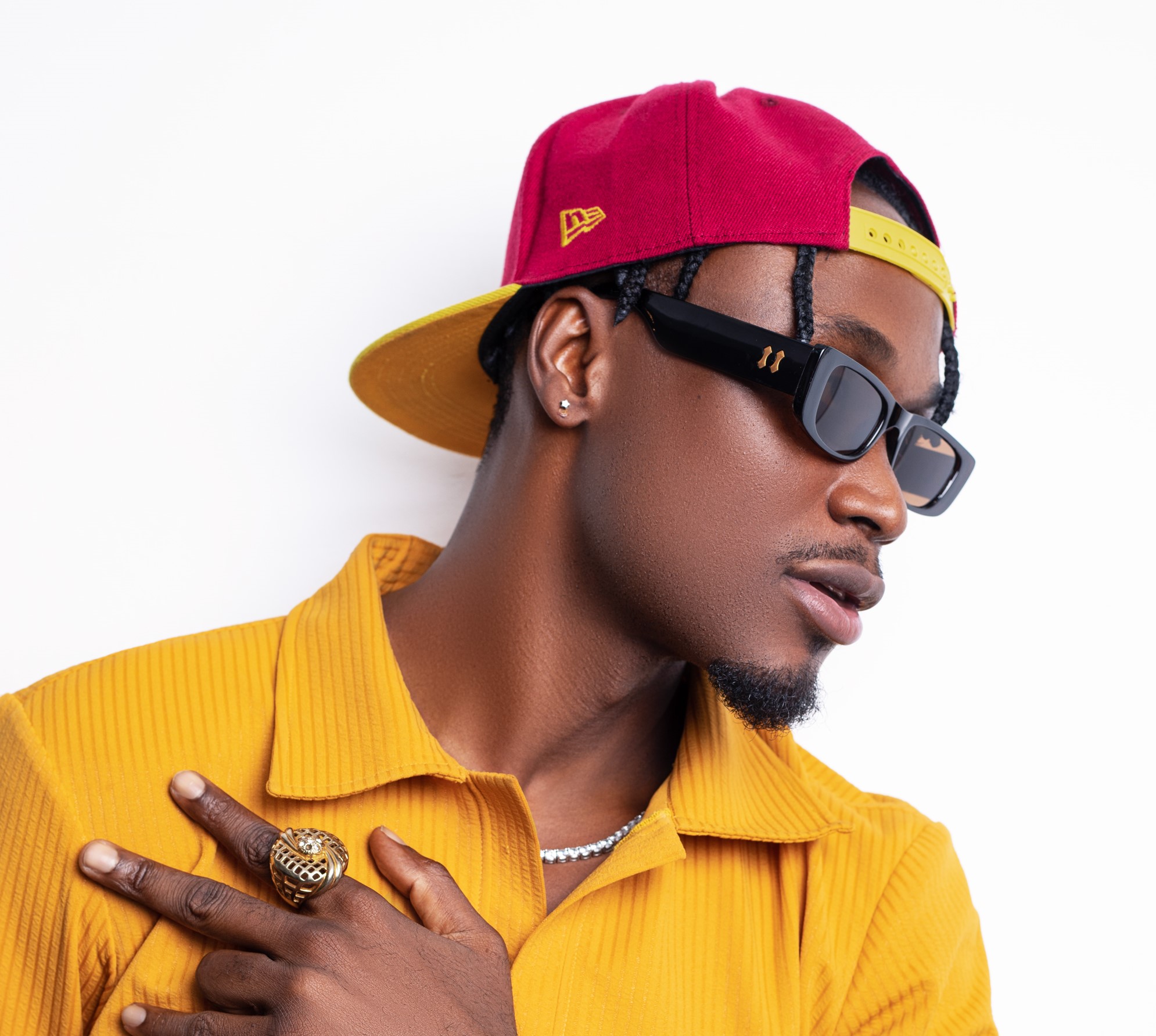 EL performs Rock-inspired rendition of 'Chop Life' for Glitch Africa ...