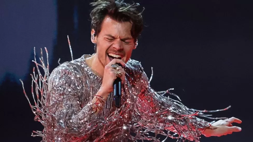 Harry Styles hit in eye with object while performing on stage - MyJoyOnline