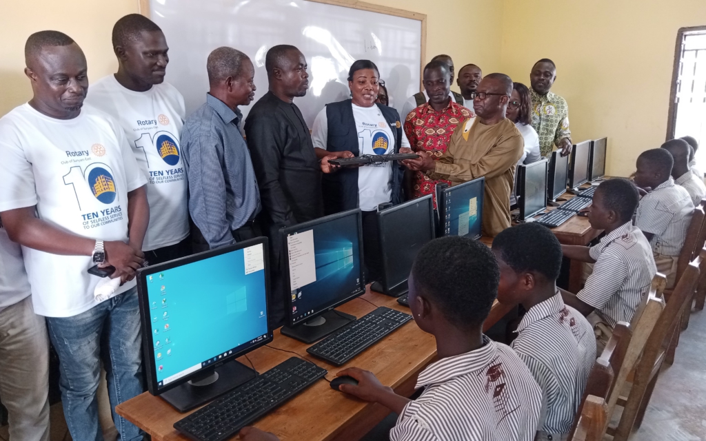 Rotary Club of Sunyani East hands over security fence, computer lab to ...