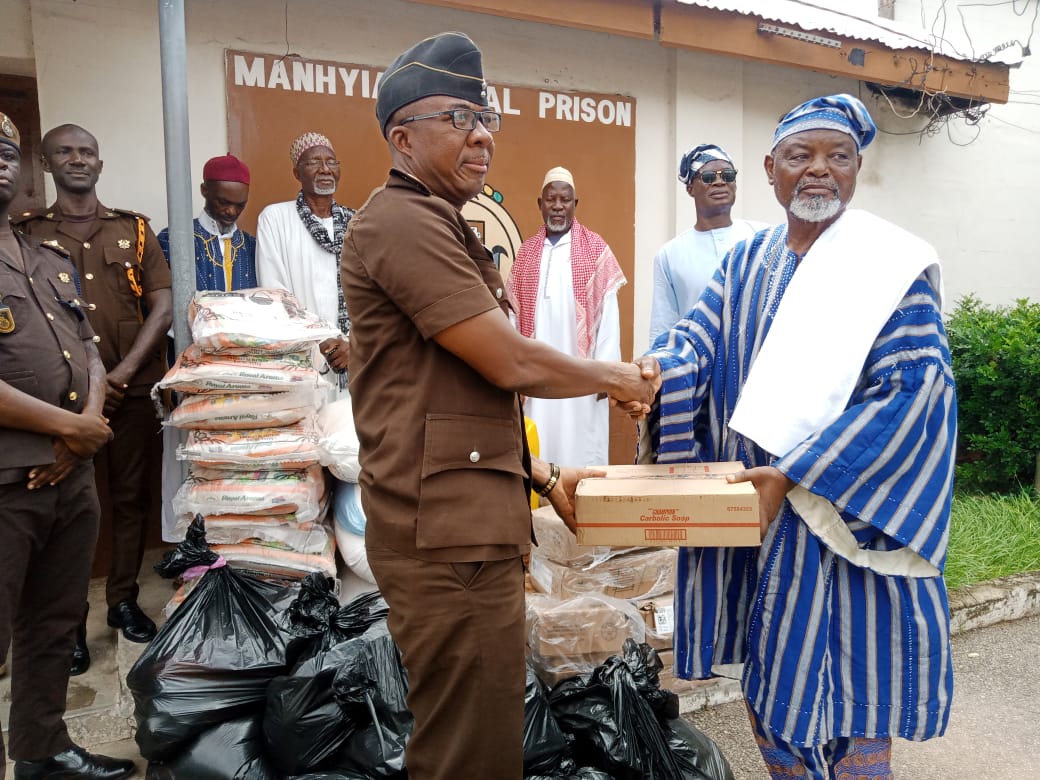 Chief donates to prison inmates to mark 40 years since escaping from ...