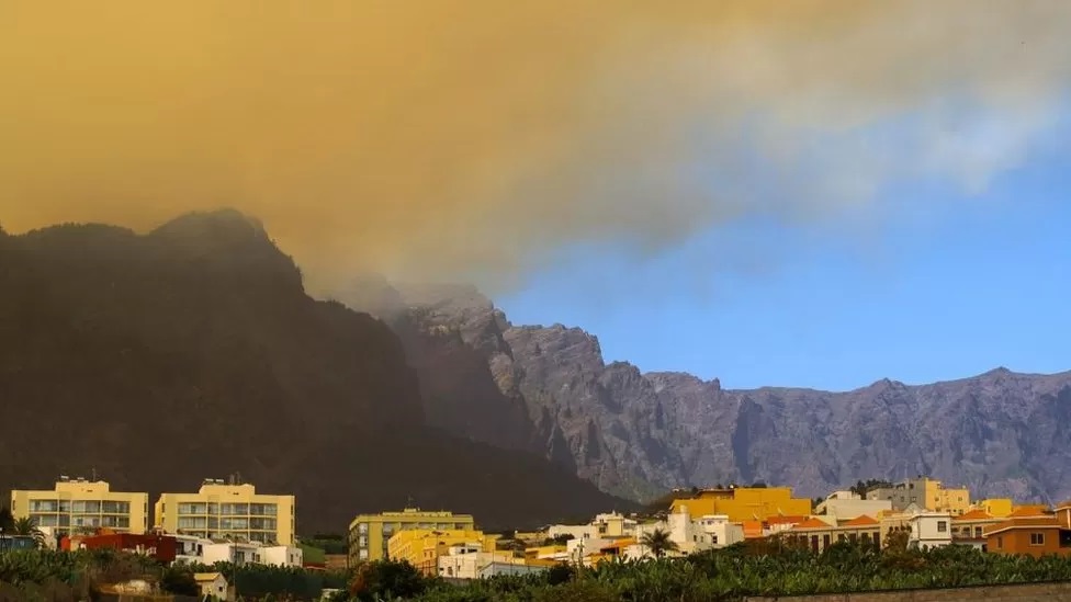 La Palma: Thousands evacuated as Canary Island wildfire burns - MyJoyOnline