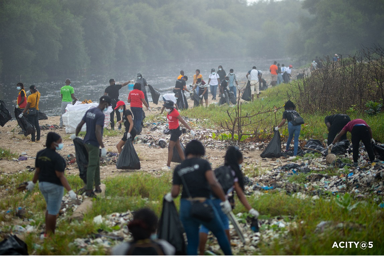 Academic City cleans Sakumono Mighty Beach - MyJoyOnline