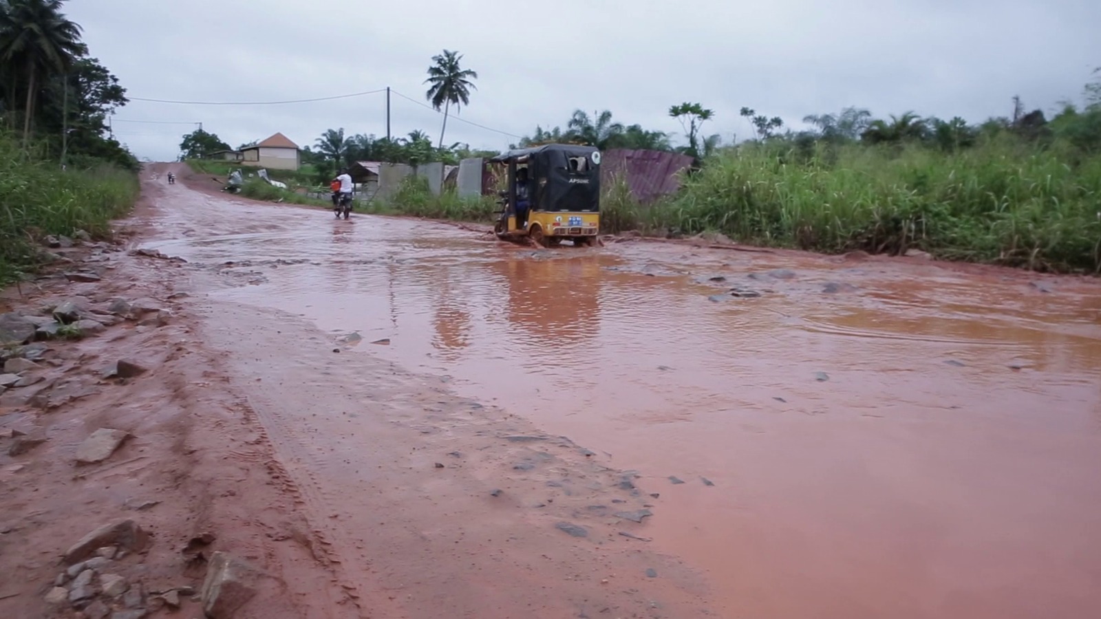 Kejebril-Benso road stiffling Benso Oil Palm Plantation - MyJoyOnline