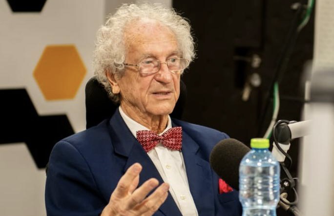Professor Einstein visits Ghana, establishes memorial institute ...