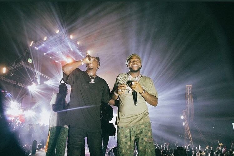 Stonebwoy performs ‘Activate’ with Davido at his sold-out show at ...