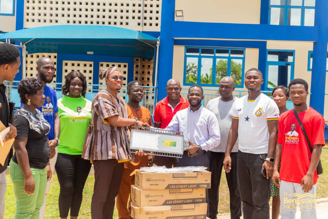 ucc-student-donates-streetlights-to-ucc-src-to-improve-lightening