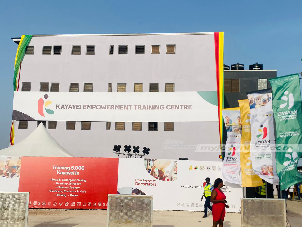 Bawumia commissions Kayayei Empowerment Training Centre at Madina ...