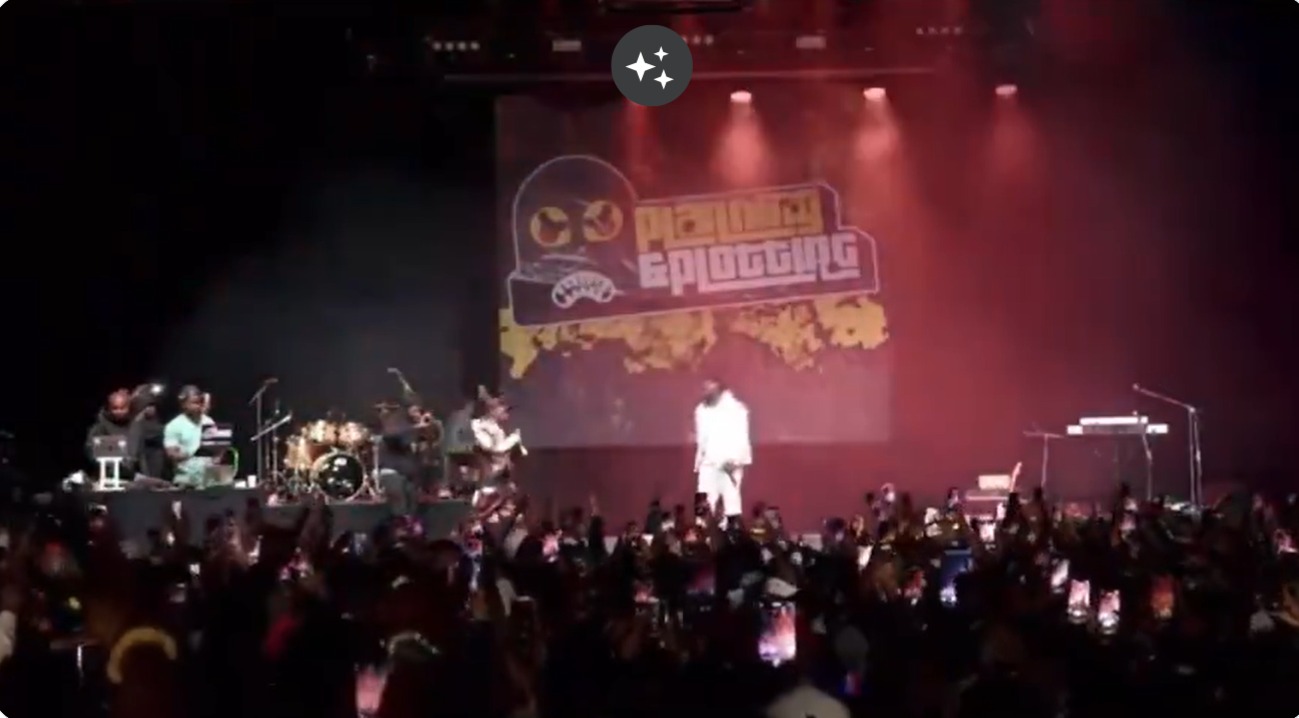 Medikal’s 02 Concert: Shatta Wale, Sarkodie bring fireworks on stage ...
