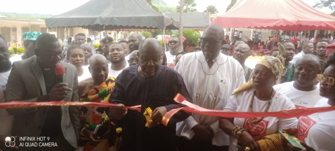 Star Oil Board Chair inaugurates renovated emergency unit at Worawora ...