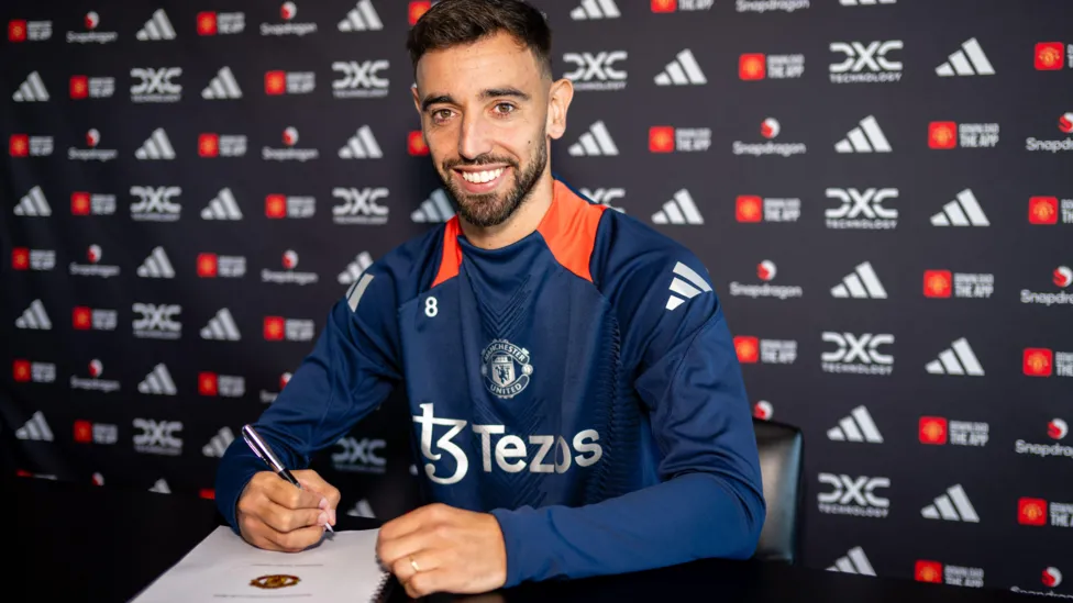 Fernandes signs new Man Utd contract until June 2027 - MyJoyOnline