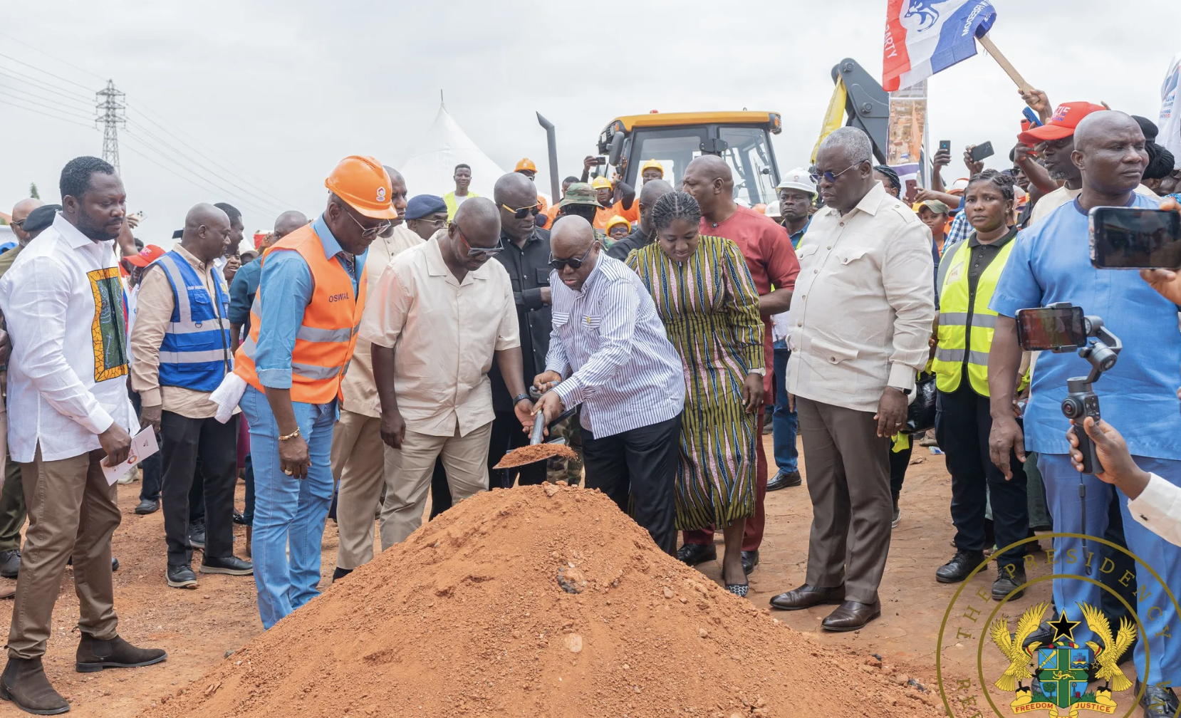 Akufo-Addo breaks ground for commencement of Adentan-Dodowa road ...