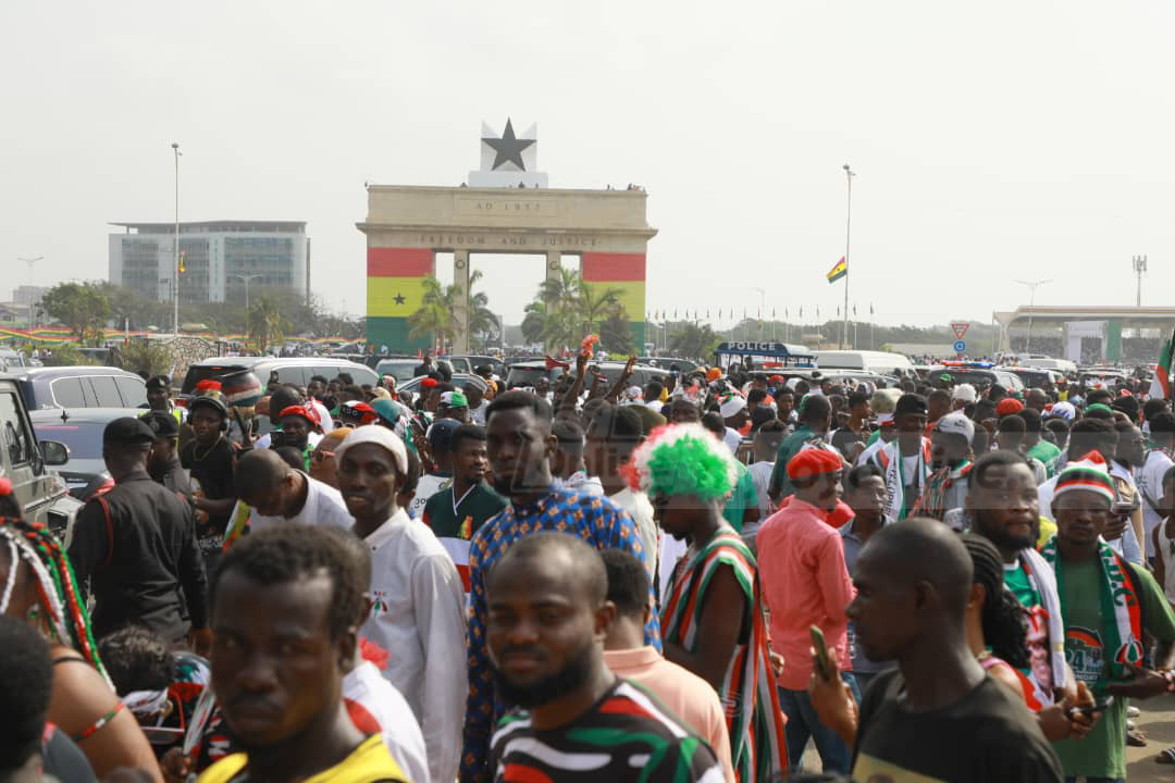 Thousands throng independence square for Mahama's swearing-in event ...