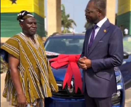65-year-old who 'walked' to Mahama's inauguration rewarded with vehicle ...