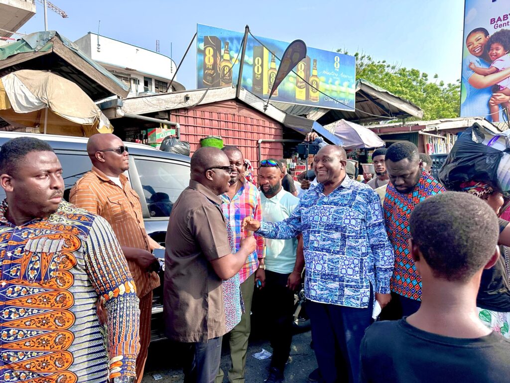 Alan Kyerematen donates GHȼ100,000 to support Kantamanto fire victims ...