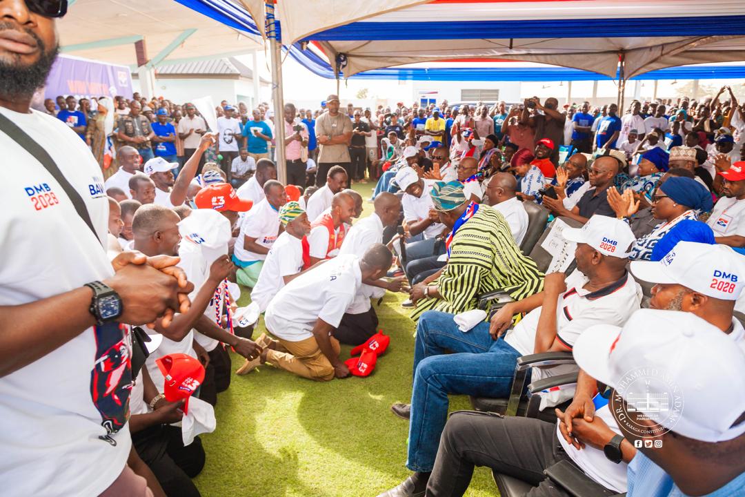 NPP delegates kneel before Bawumia to appeal for Amin Adam to contest ...