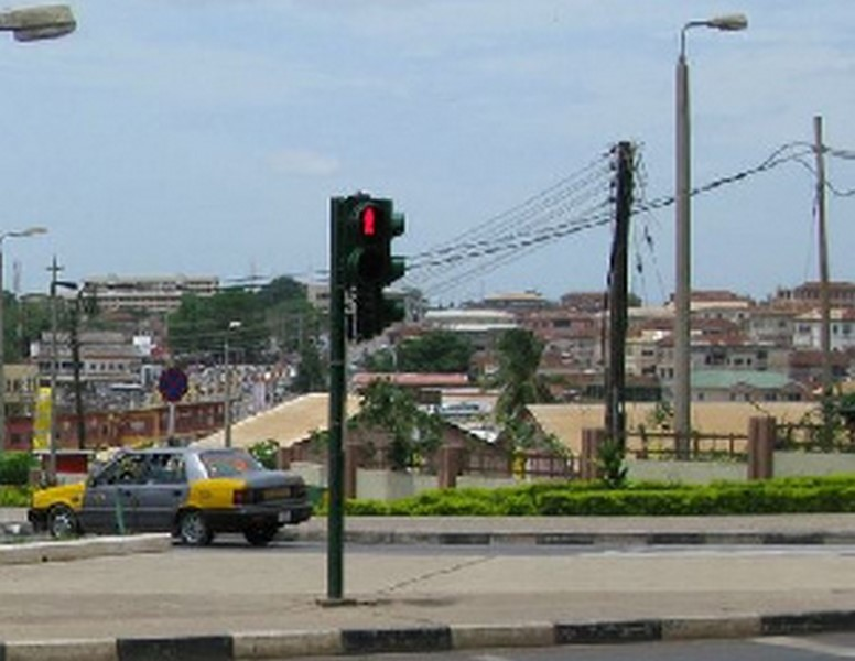 Motorists bemoan long-nonfunctional traffic lights at Poku Transport ...