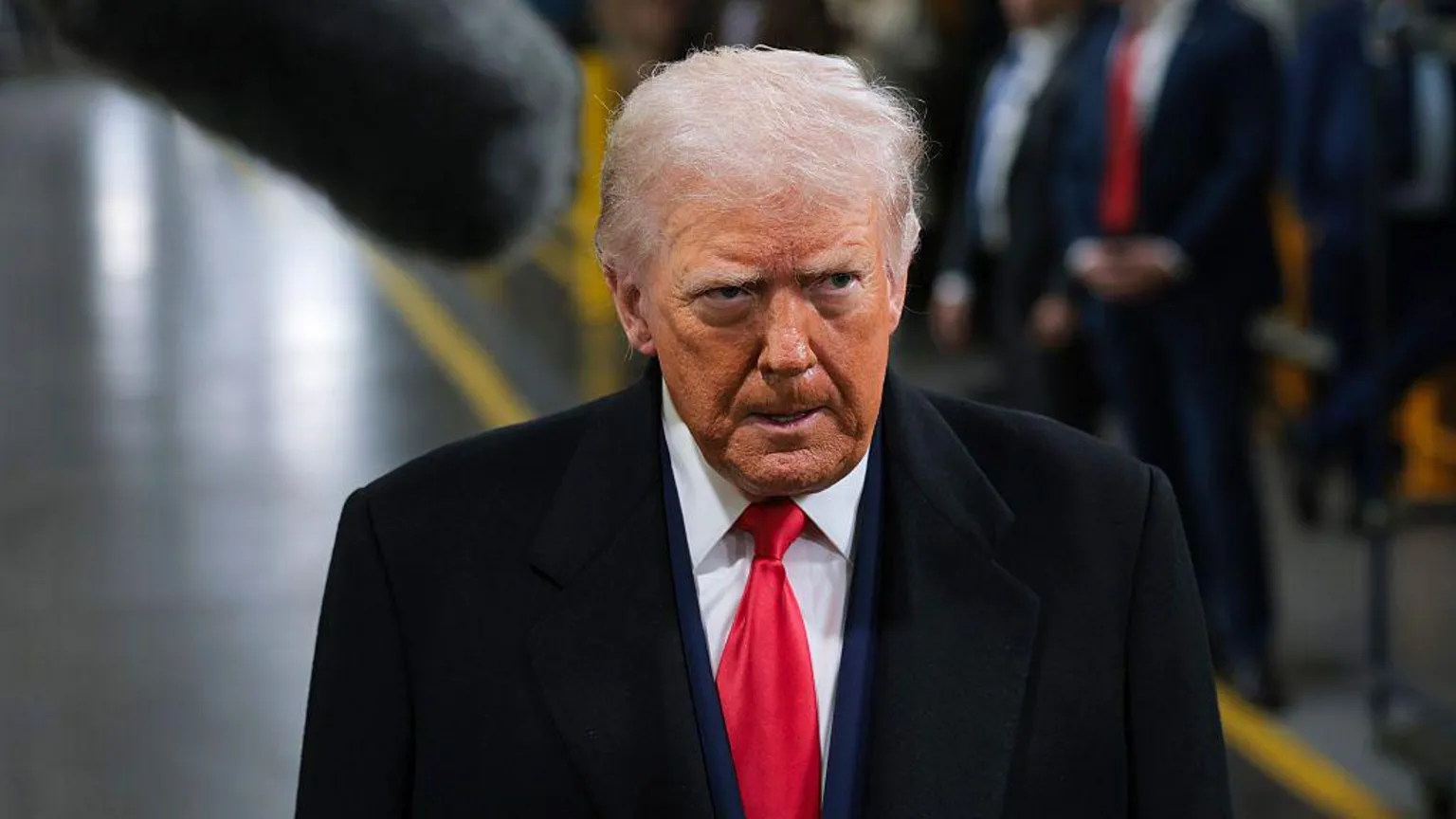 'Appropriate and unambiguous': White House defends Trump over middle ...