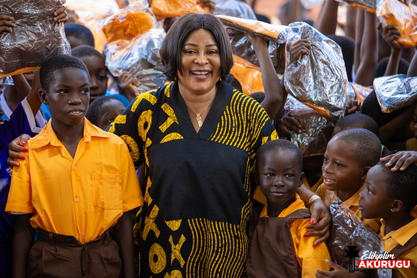 Elikplim Akurugu distributes school uniforms to public basic schools in ...